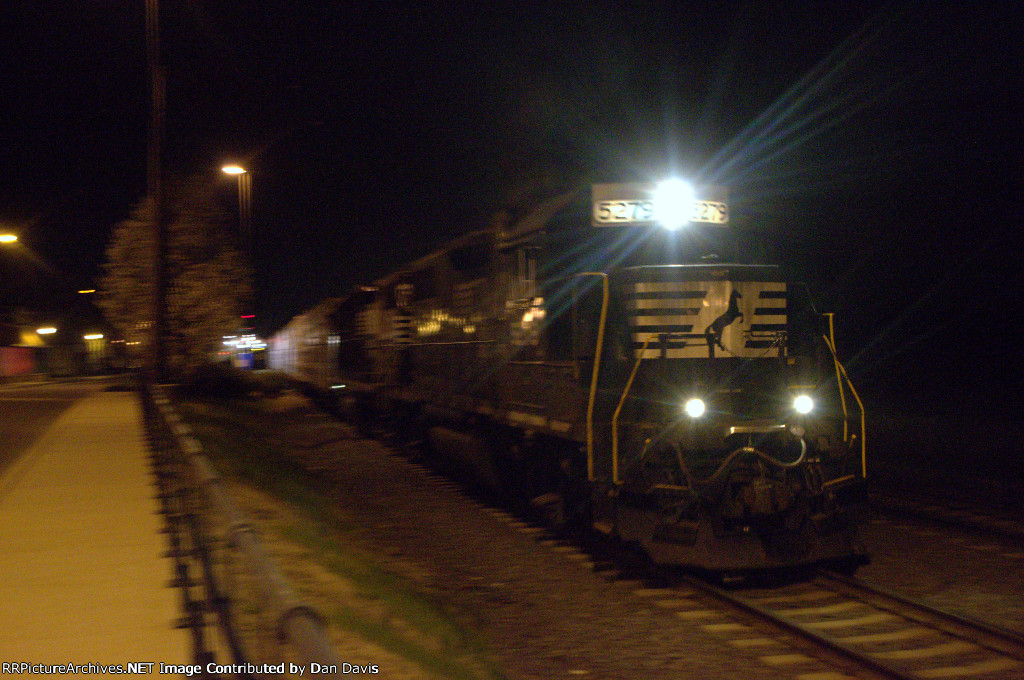 NS GP38-2 5279 leads WPCA-29